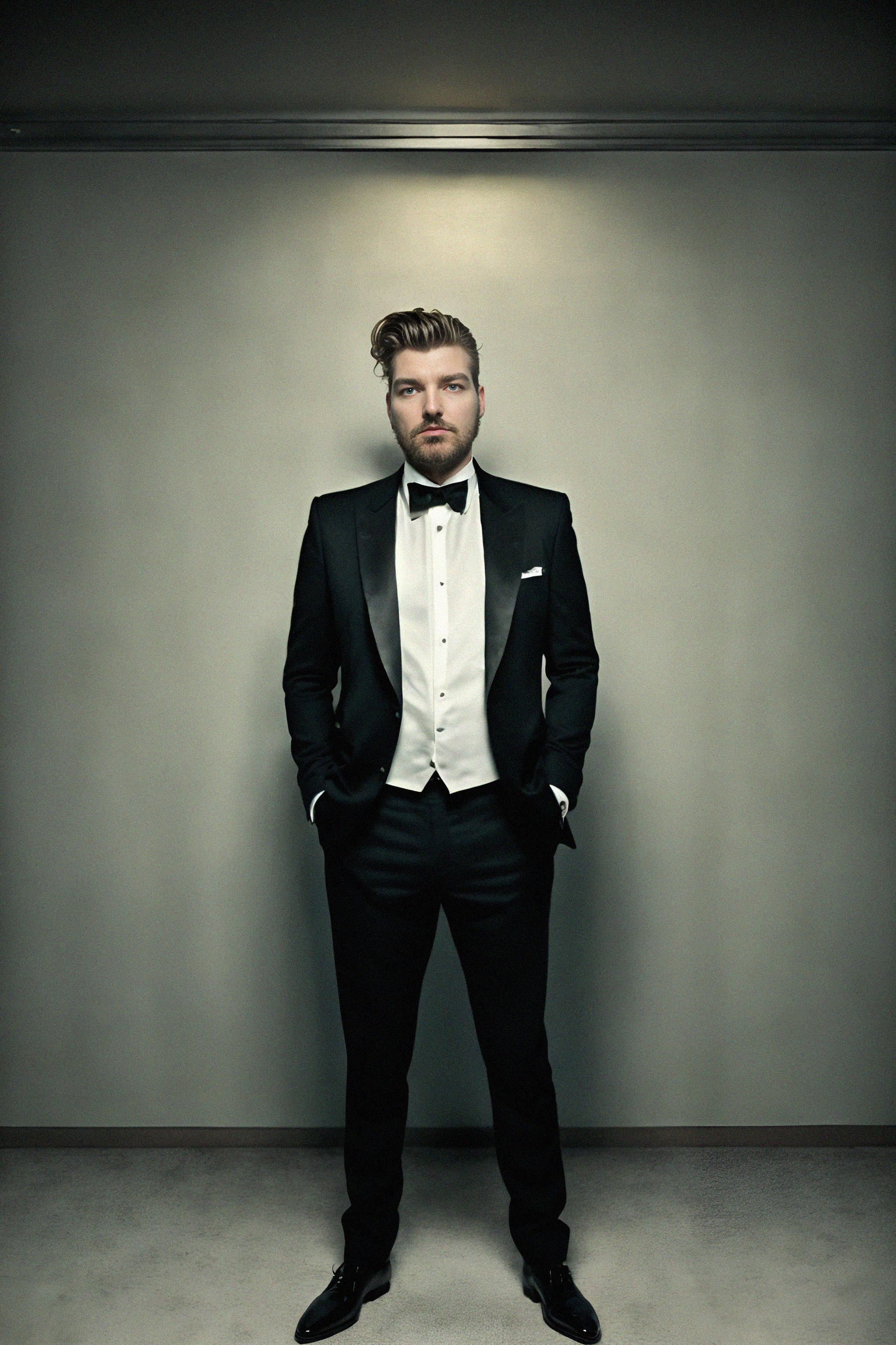 Beautiful man as a mobster, mafia, mafia outfit, tailored suits, chunky ...