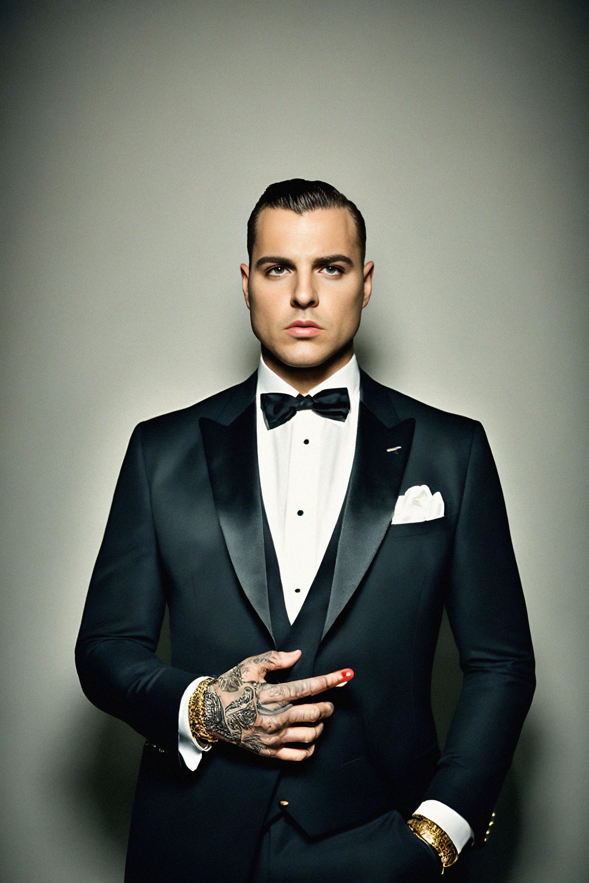 Beautiful man as a mobster, mafia, mafia outfit, tailored suits, chunky ...
